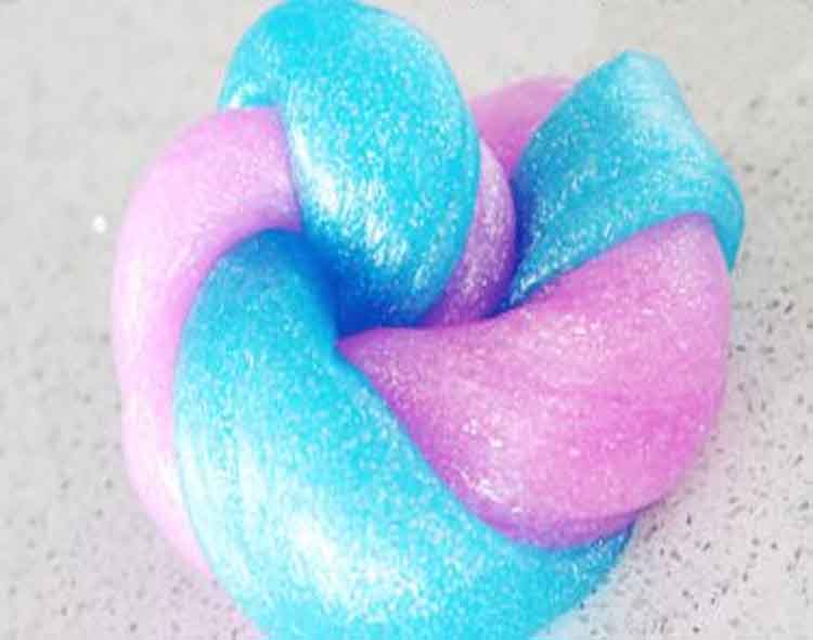 پاک کردن اسلایم از روی فرش - قالیشویی کرج بزرگ